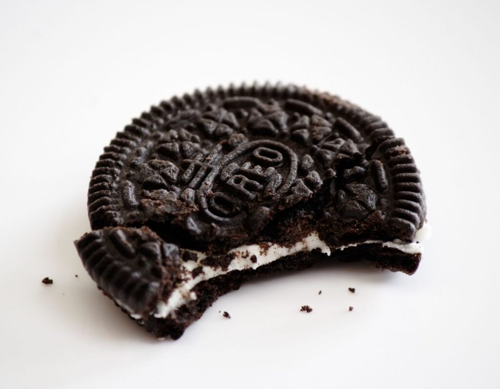 Oreo Peppermint Bark Recipe - Thrifty Jinxy