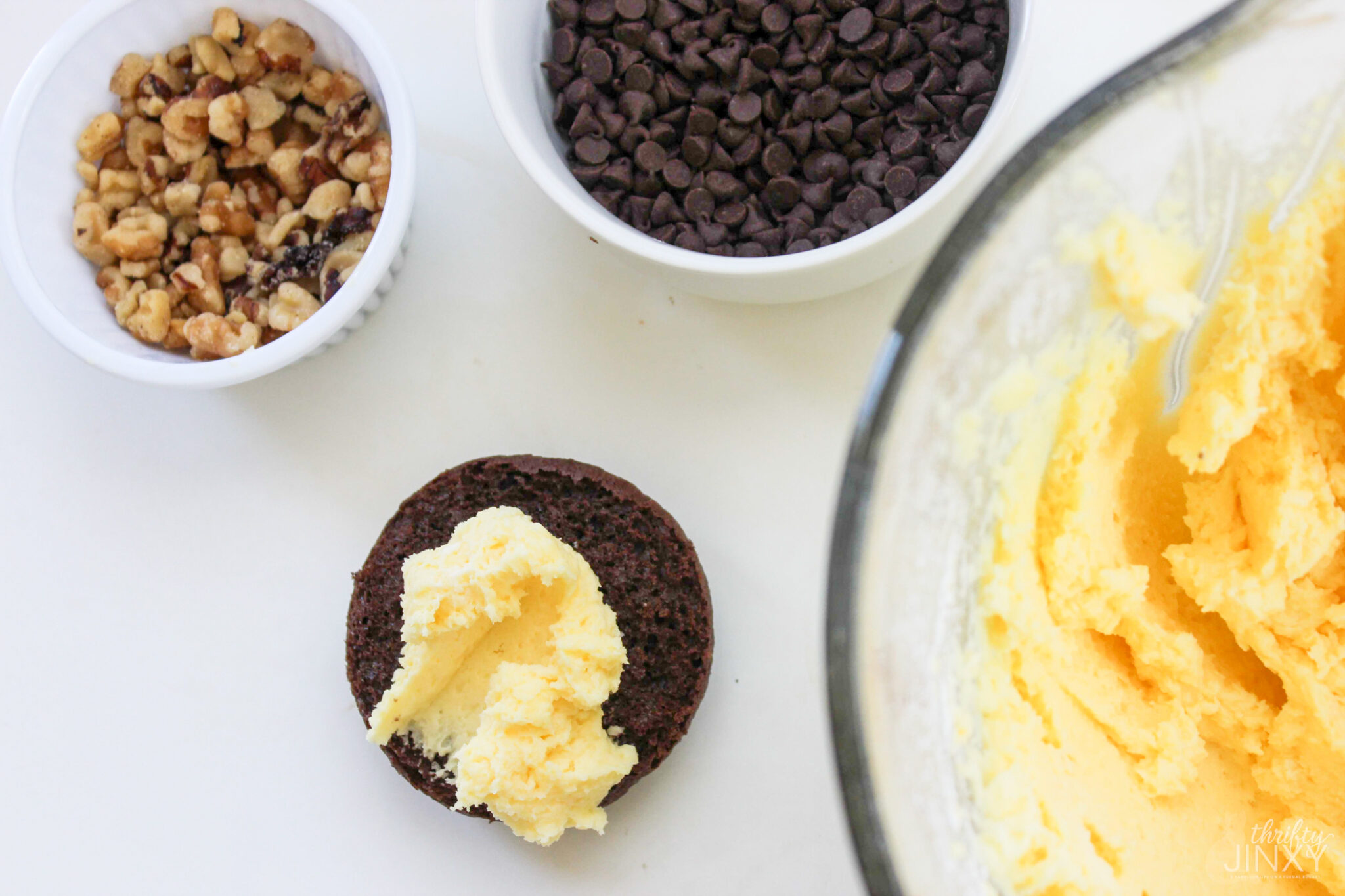 Chunky Monkey Whoopie Pies Recipe - Yummy Chocolate Banana Treat ...