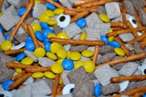 Minions Snack Mix Recipe - Thrifty Jinxy