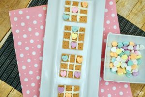 Valentine’s Tic Tac Toe Sweet Treat & Game Tutorial - Thrifty Jinxy