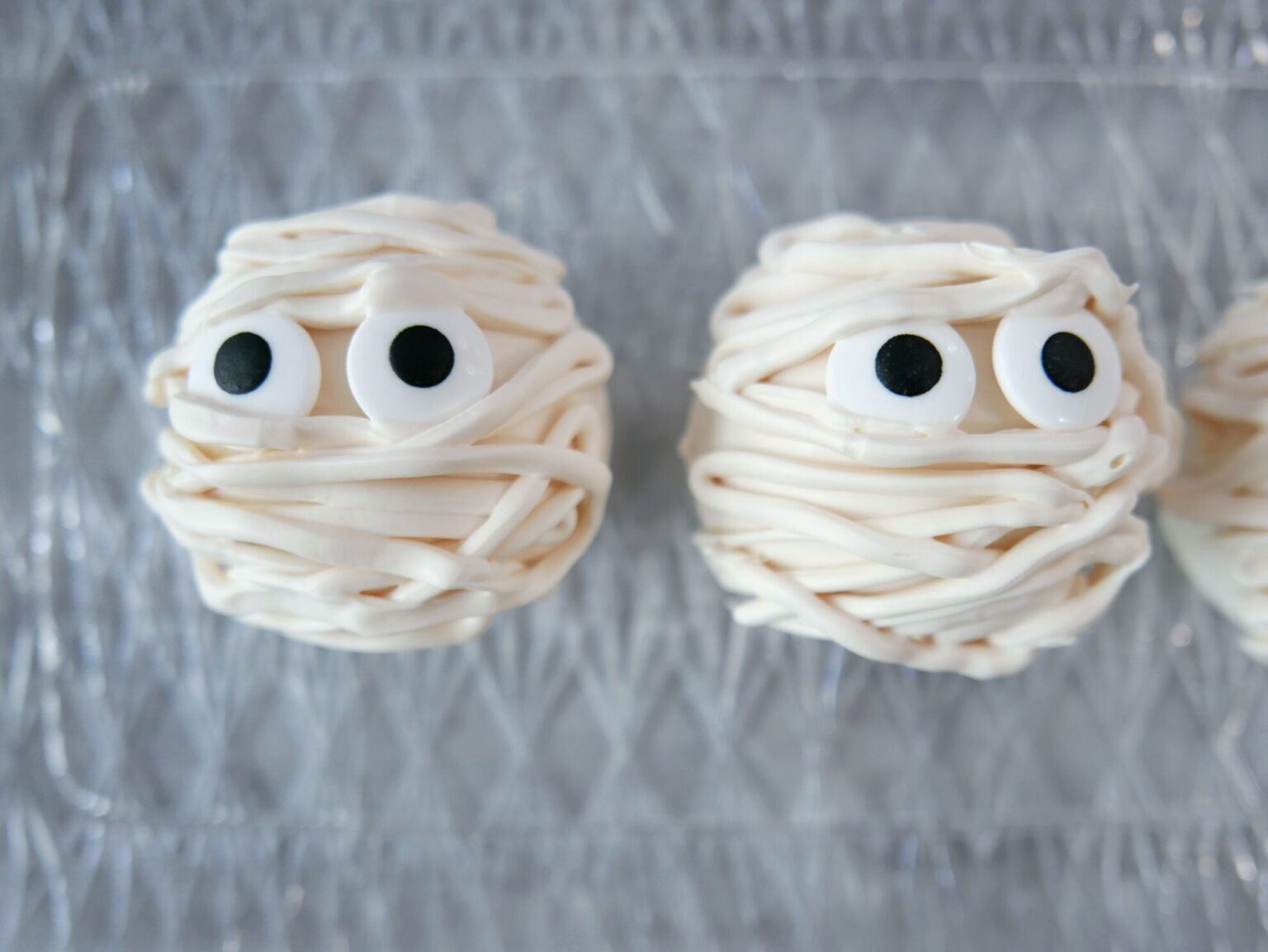 Breakable Candy Mummy - Make a Fun Halloween Treat! - Thrifty Jinxy