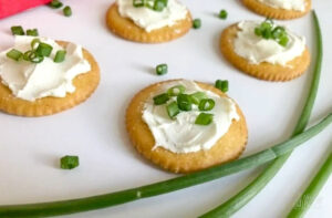 Easy Appetizers in 5 Minutes - Herbed Cream Cheese Ritz - Thrifty Jinxy