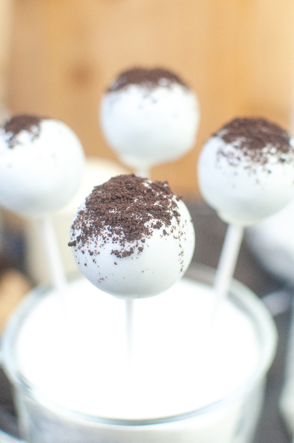 Copycat Starbucks Cookies and Cream Cake Pops - Thrifty Jinxy Copycat Starbucks Cookies and Cream Cake Pops - Thrifty Jinxy