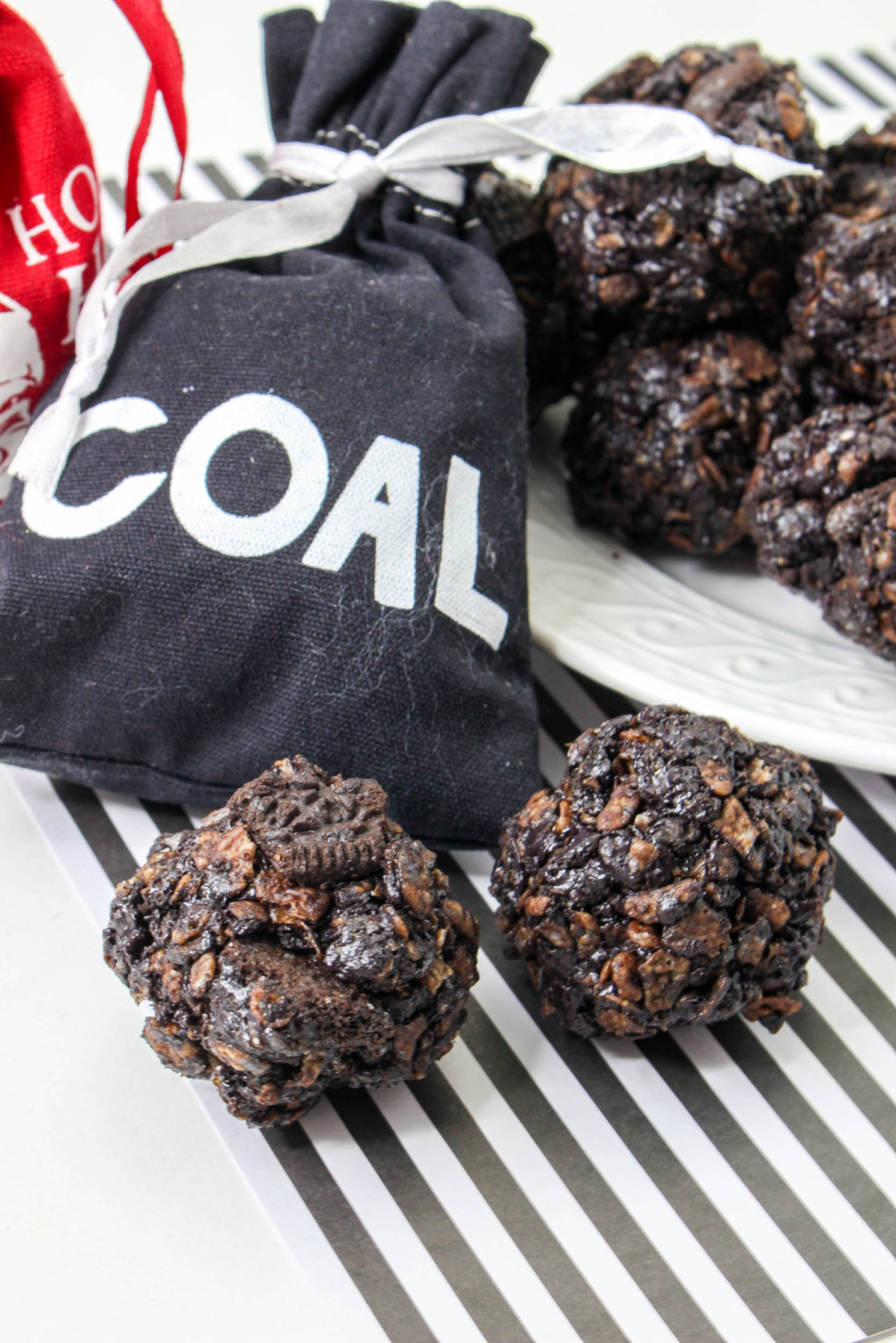 How to Make Christmas Coal with Oreos: A Fun Holiday Treat! - Thrifty Jinxy