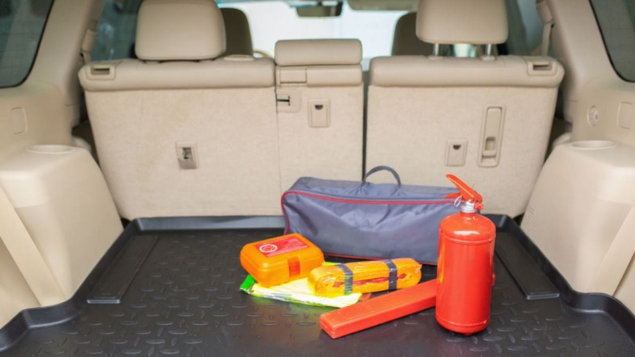 10 things you should always keep in your trunk if you hate surprise ...