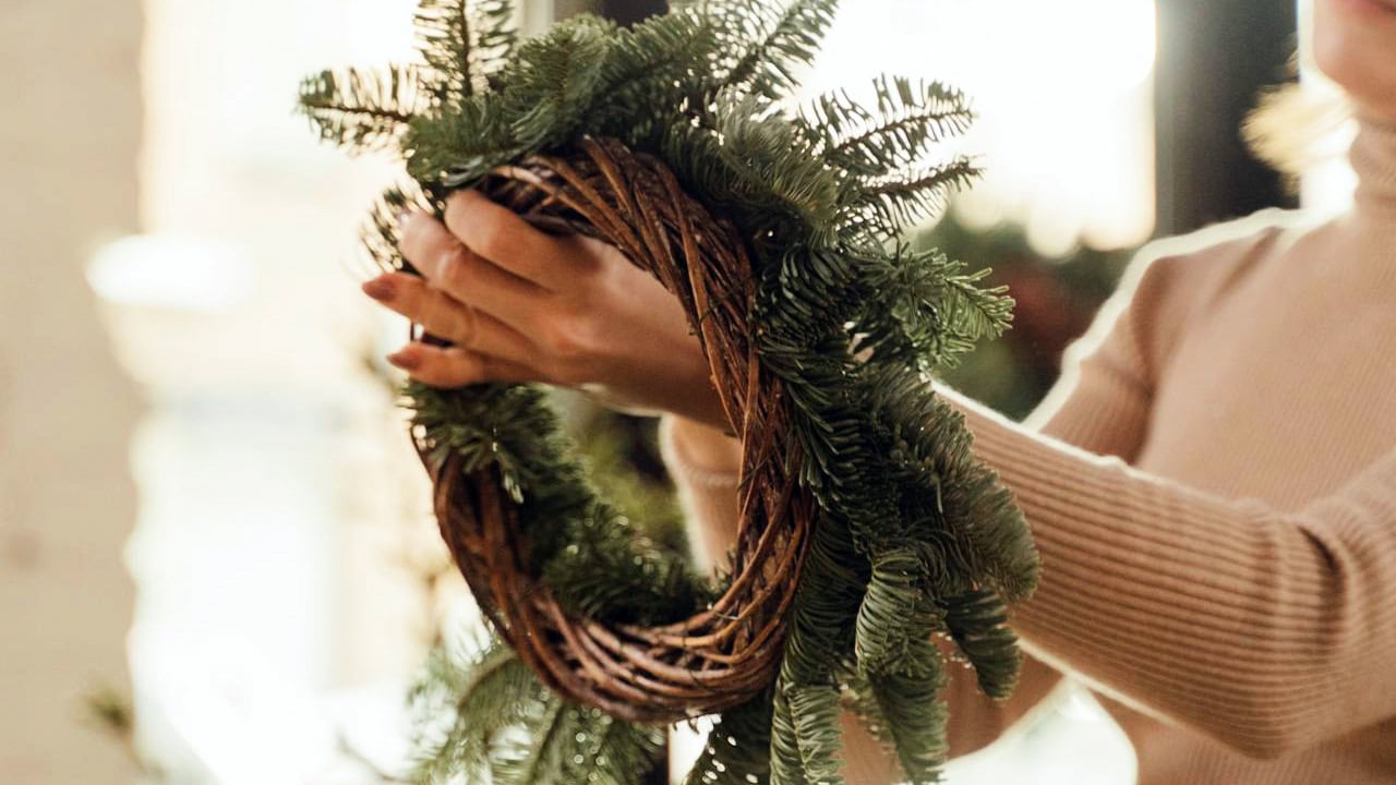 How to decorate for Christmas without spending more than $25 - Thrifty ...