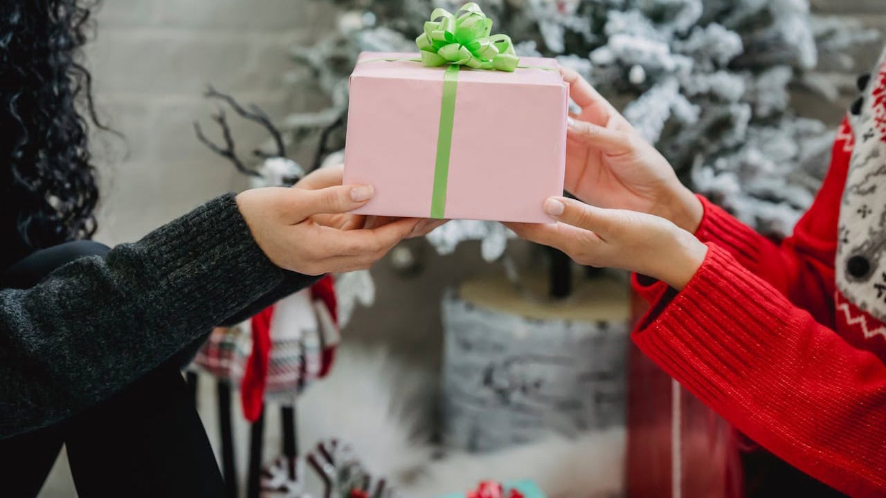 10 gift ideas under $15 that always get compliments - Thrifty Jinxy