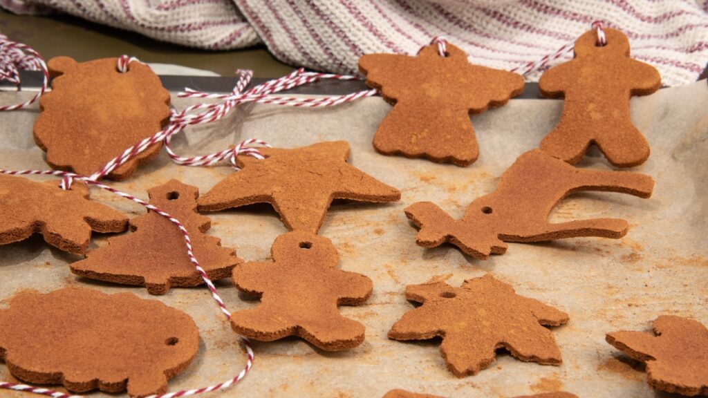 How to decorate for Christmas without spending more than $25 - Thrifty ...