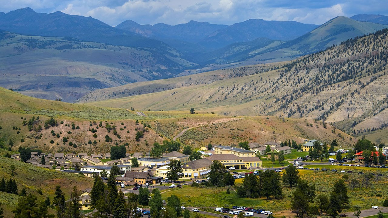 The small-town secrets to living well on less - Thrifty Jinxy