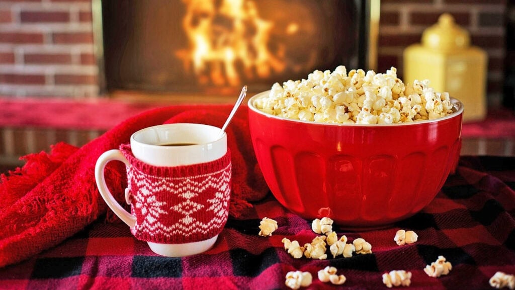 10 Christmas party snacks that are cheap to make and easy to refill ...