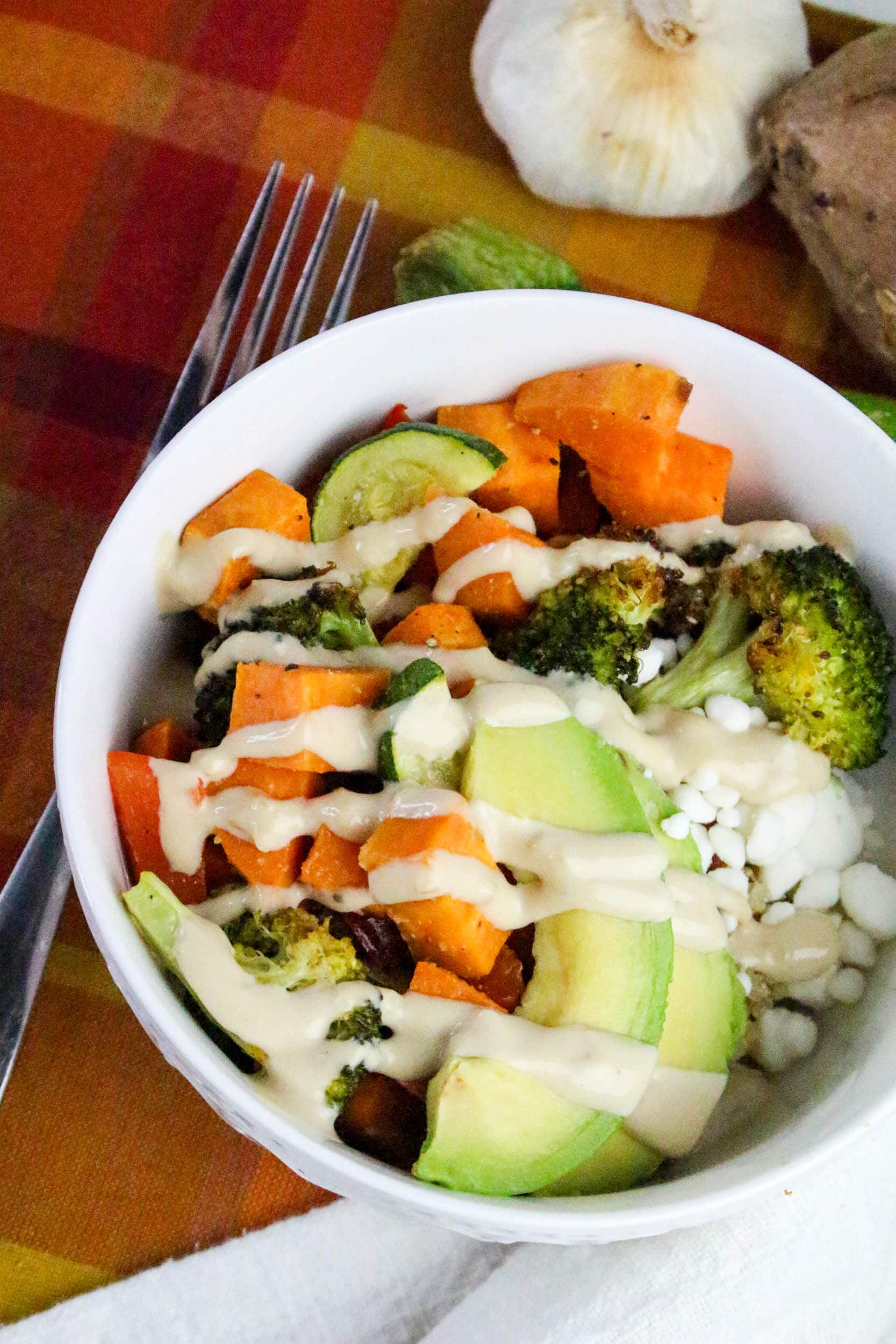 Quinoa Veggie Bowl - Thrifty Jinxy